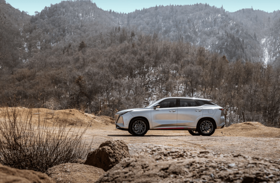 穿越的不只是坎布拉，欧尚Z6 2.0T跃升“顶流”_搜狐汽车_搜狐网