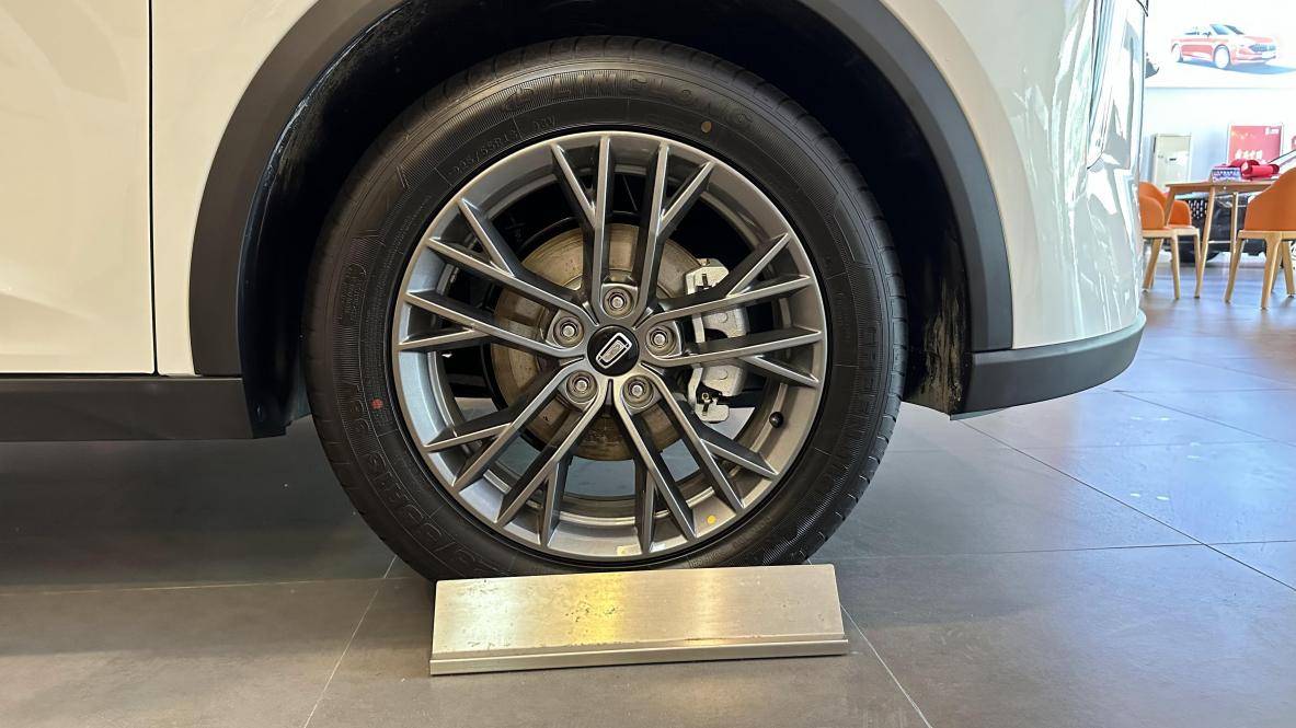 探店奔腾T55，8万级别紧凑SUV卷成这样了？_搜狐汽车_搜狐网