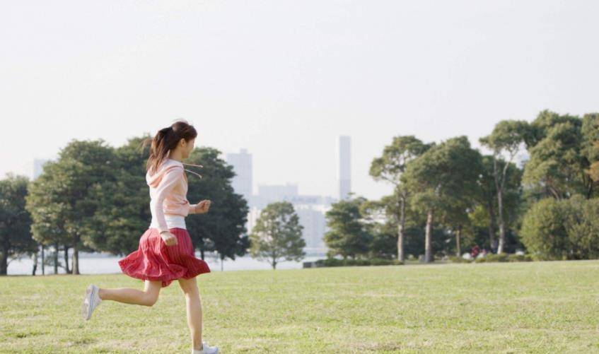 自然又好看的17个拍照姿势，get起来，拍好看照片 -6park.com