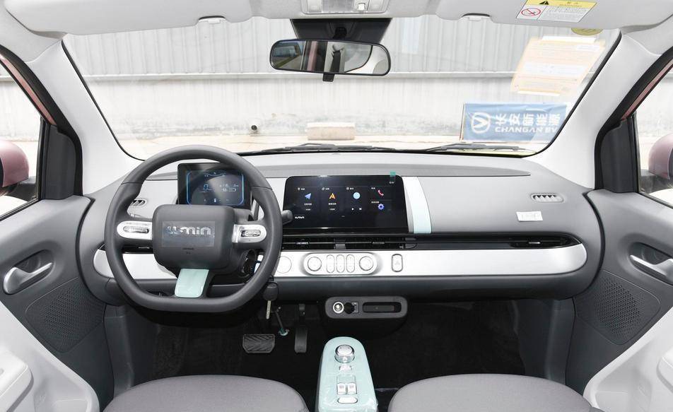 好停车、成本低，宏光MINIEV和长安Lumin谁更适合年轻人？_搜狐汽车_搜狐网