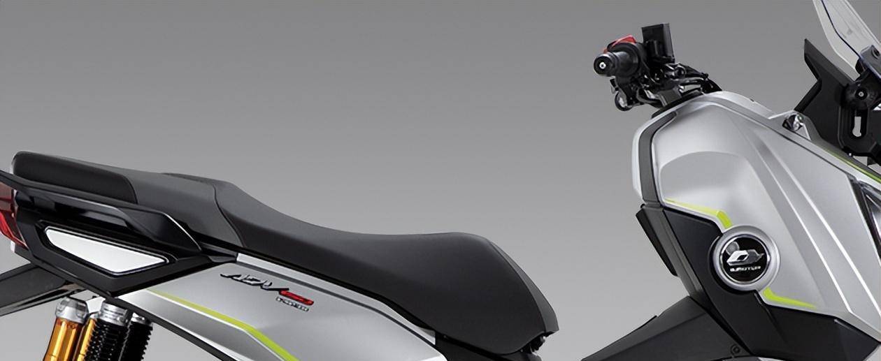 钱江QJ鸿150ADV青春版，比原来降价2千，薅去了哪些配置？_搜狐汽车_搜狐网