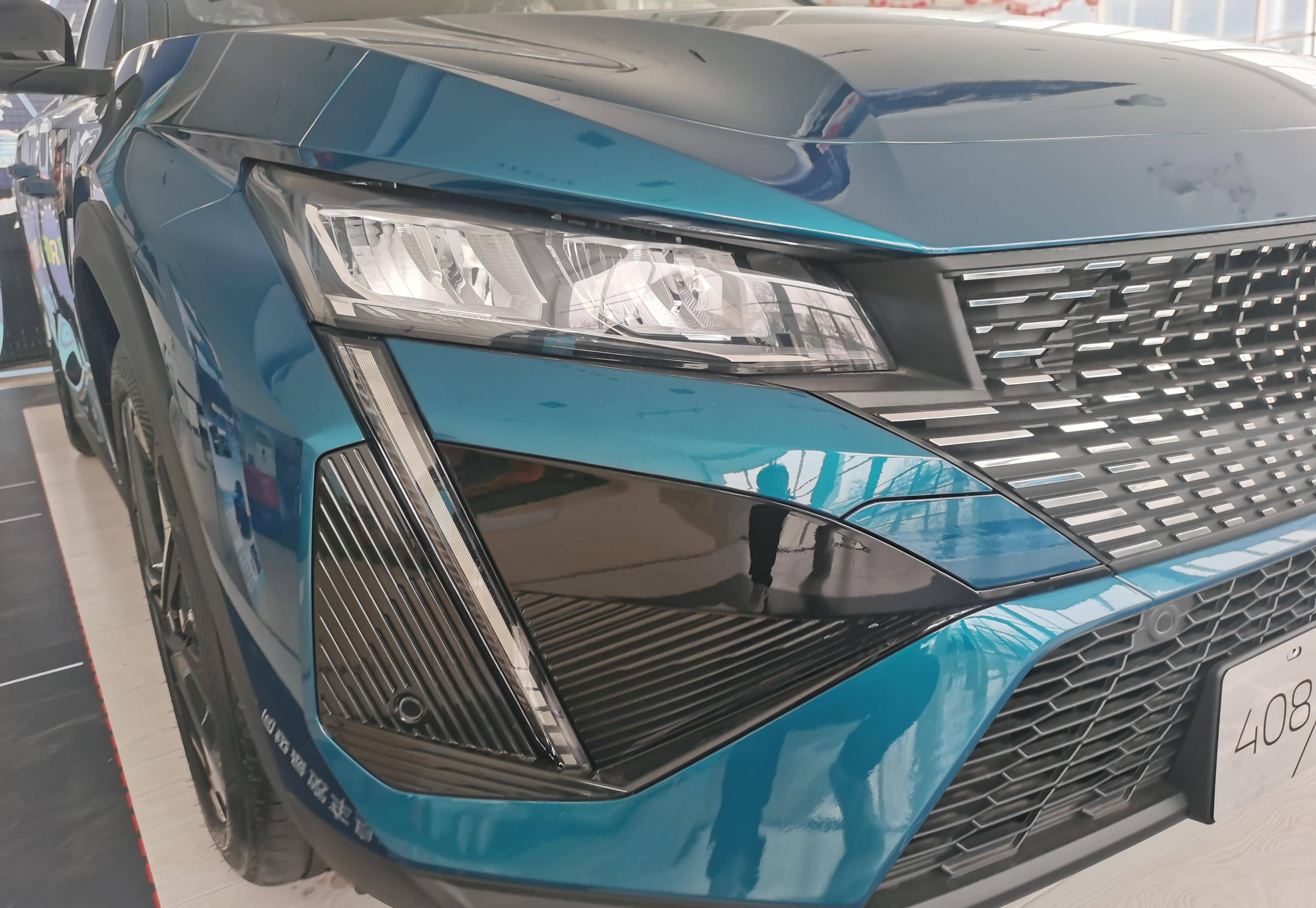 设计与实用兼顾，轴距2787mm，深度体验标致408X_搜狐汽车_搜狐网