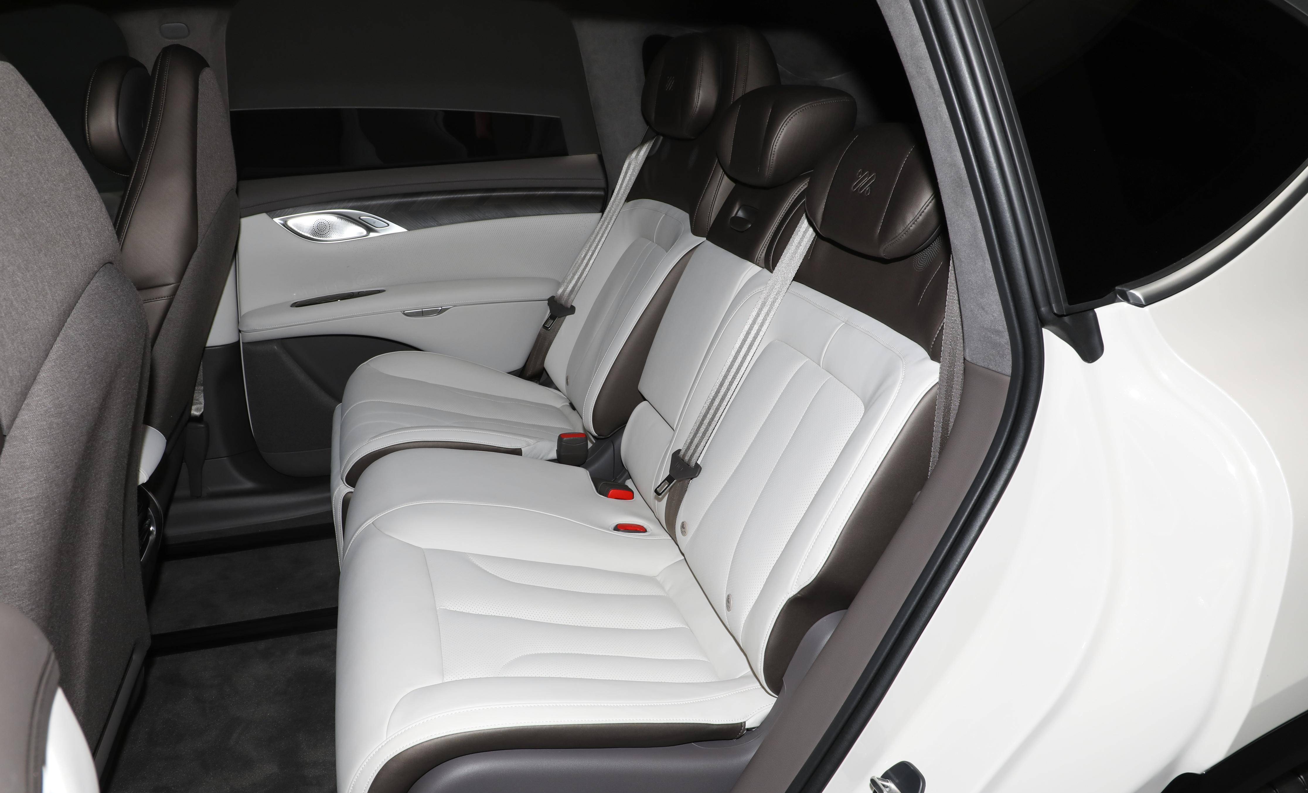 车身长度5米开外，零百加速却仅需4.5s，年轻人的第一台SUV？_搜狐汽车_搜狐网