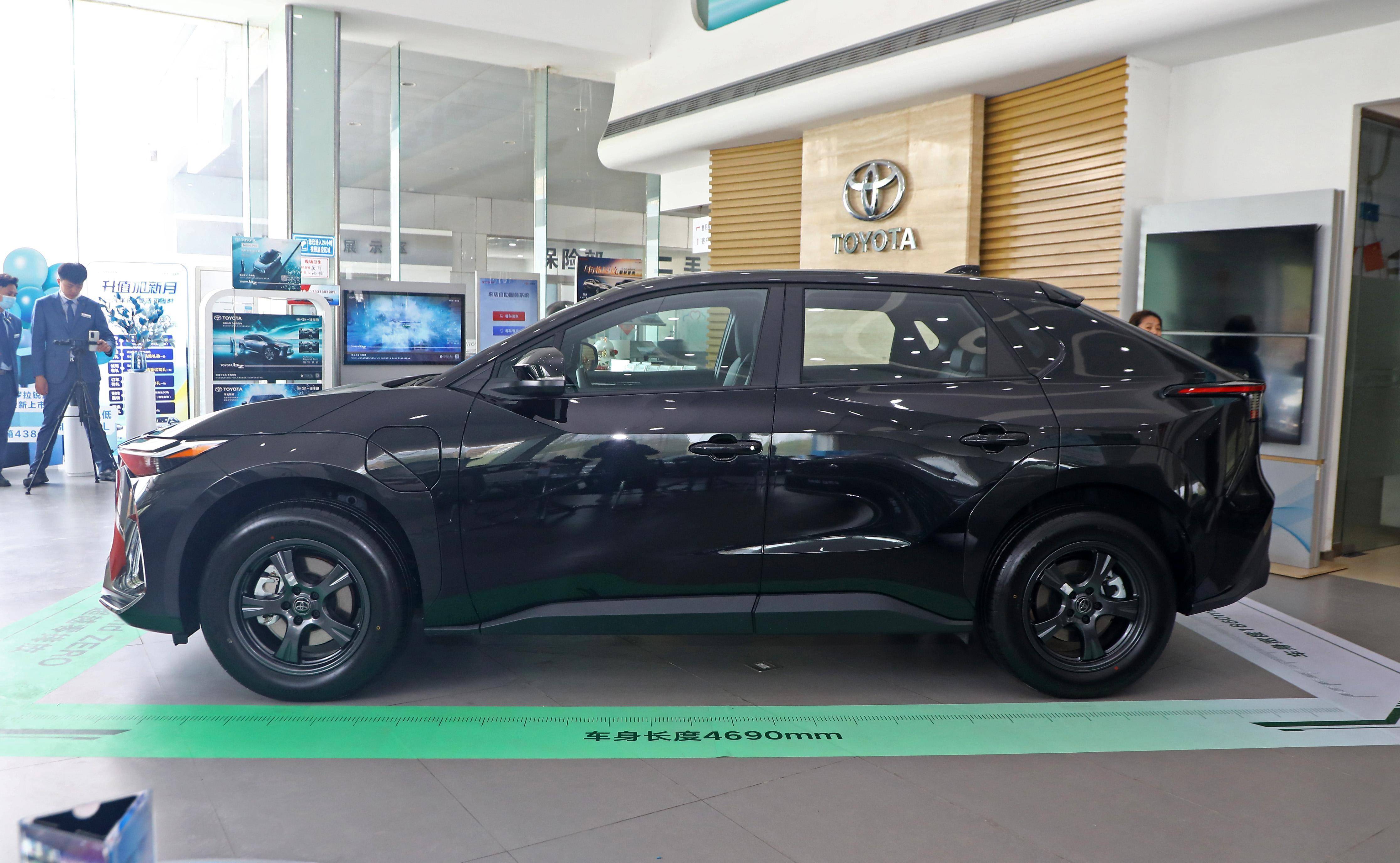 解读丰田bZ4X低配：19.98万可买，纯电续航400km_搜狐汽车_搜狐网