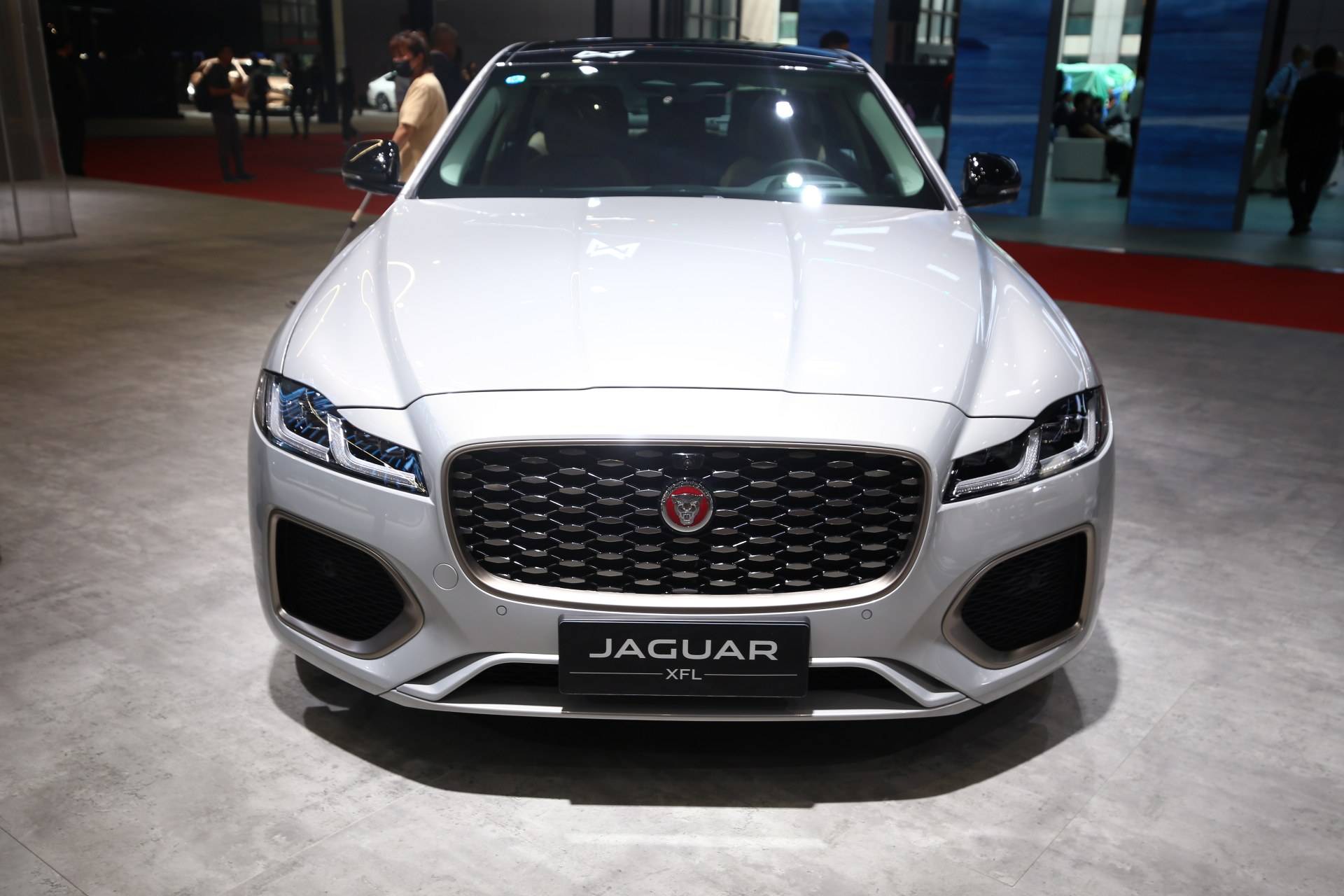 搭载第三代采埃孚8AT！性价比超A6L 这英伦豪车更值了？_搜狐汽车_搜狐网