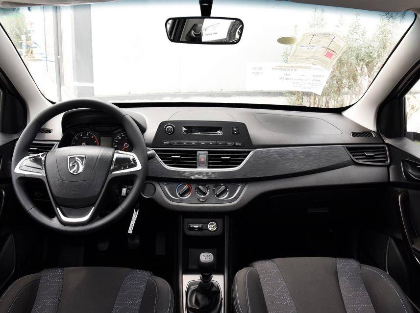 “不负盛名”的国产代步车型，标配四缸发动机，油耗5.1L，3.68万起_搜狐汽车_搜狐网