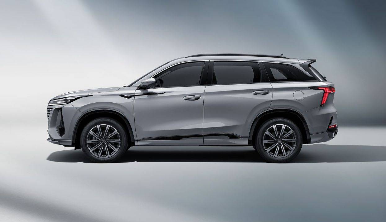 全系标配爱信8AT，第三代CS75PLUS上市，12.49万元起售_搜狐汽车_搜狐网