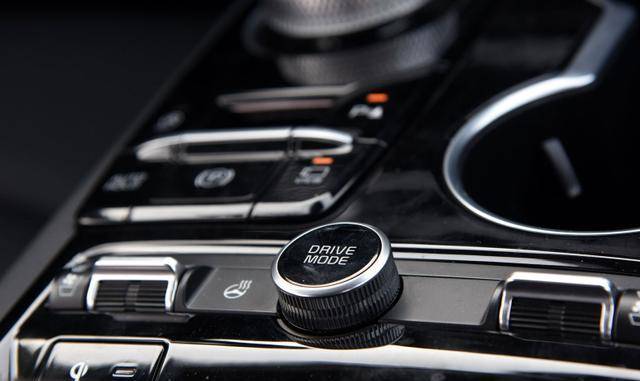 中型车又一“黑马”，车长4980mm，一脚油门240马力，超高颜值_搜狐汽车_搜狐网