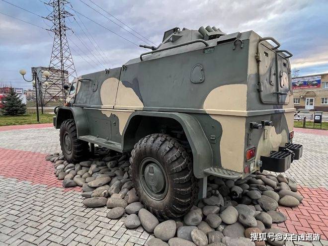 乌军缴获了极为罕见的俄罗斯GAZ-3937 Vodnik装甲车 -6park.com