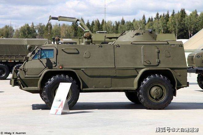 乌军缴获了极为罕见的俄罗斯GAZ-3937 Vodnik装甲车 -6park.com