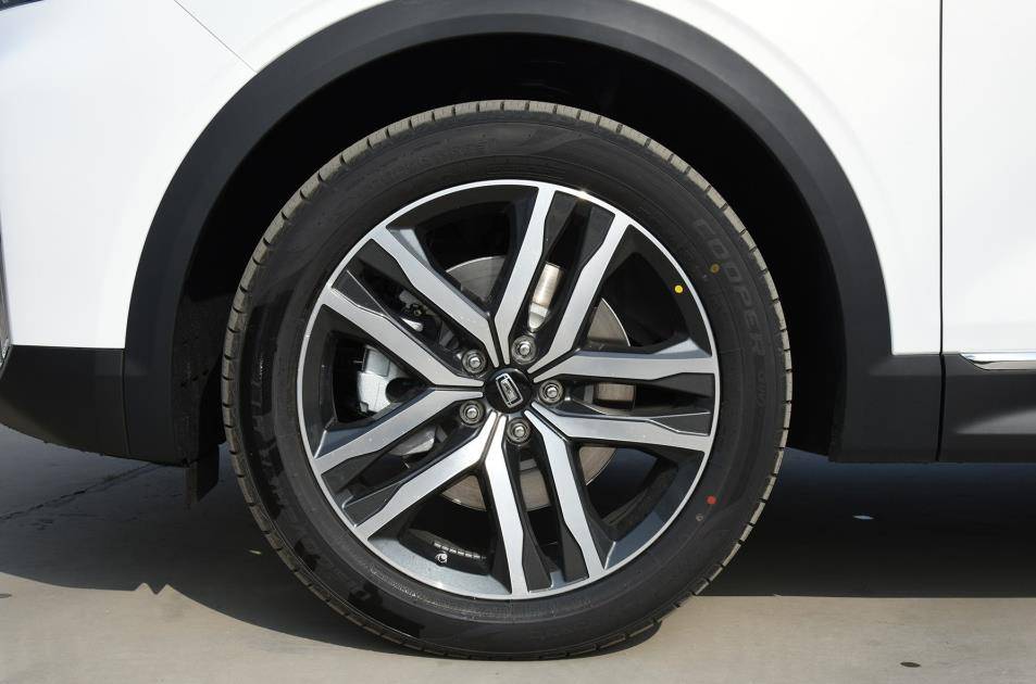 最硬派的国产SUV！比途观L大一圈，224马力＋8AT，14.99万_搜狐汽车_搜狐网