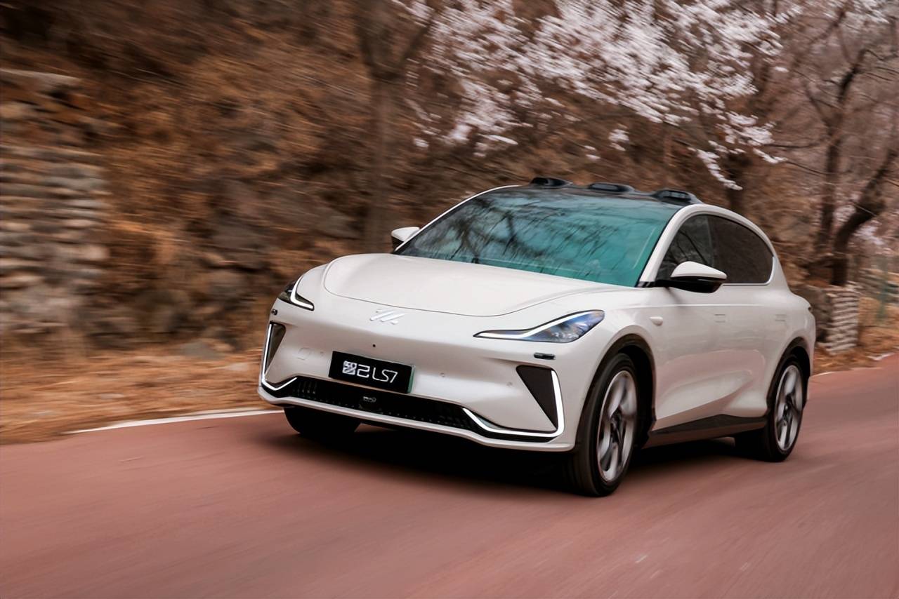 在高端细分市场上 智己开始发力，LS7 4月销售1,930台_搜狐汽车_搜狐网