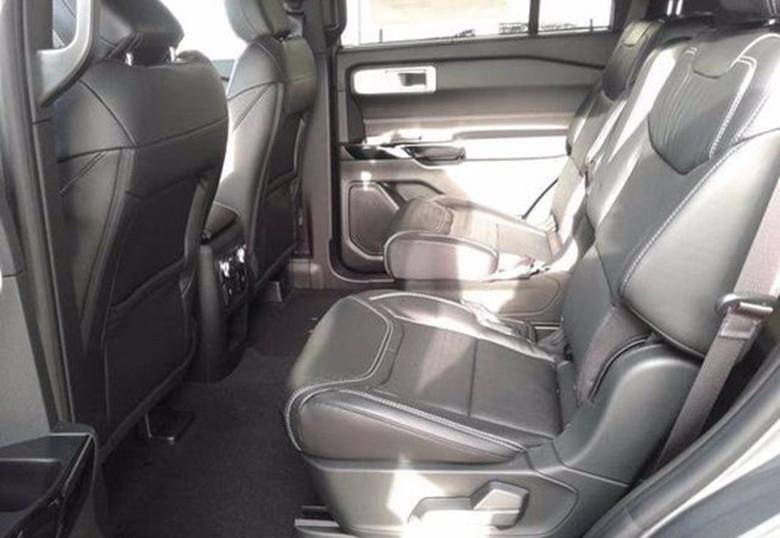 新款福特探险者ST现身，造型大气且运动，3.0T＋10AT，六座更实用_搜狐汽车_搜狐网