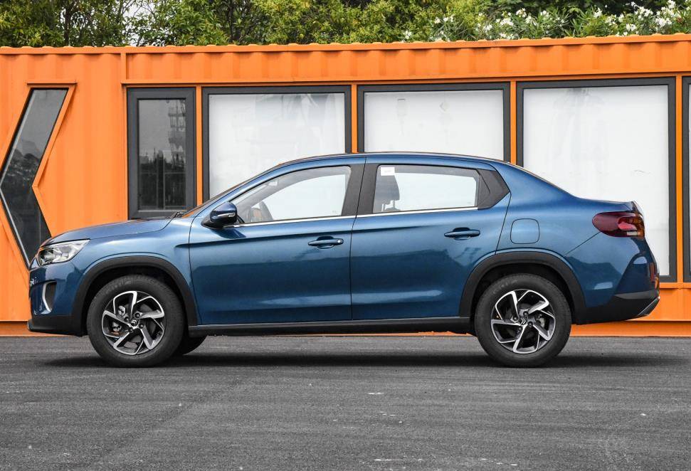 还看别克英朗，2023款雪铁龙C3L上市了，油耗4.8L，8.49万起_搜狐汽车_搜狐网