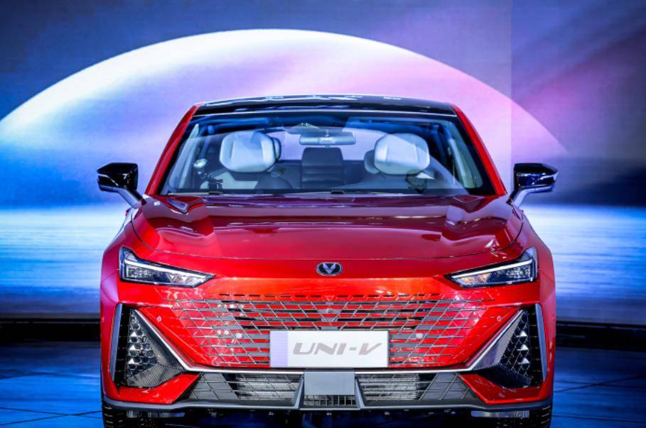 国产轿车颜值担当，蓝鲸2.0T＋8AT，油耗6.9L，落地不到15万_搜狐汽车_搜狐网