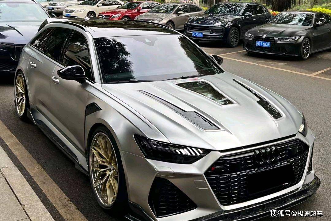 “高性能”奥迪RS6亮相街头，犀利霸气，4.0T+金色轮毂，加速犀利_搜狐汽车_搜狐网
