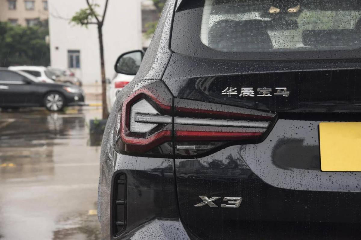 中型SUV的“标杆”，配2.0T+8AT动力，轴距超2米8，实拍宝马X3_搜狐汽车_搜狐网
