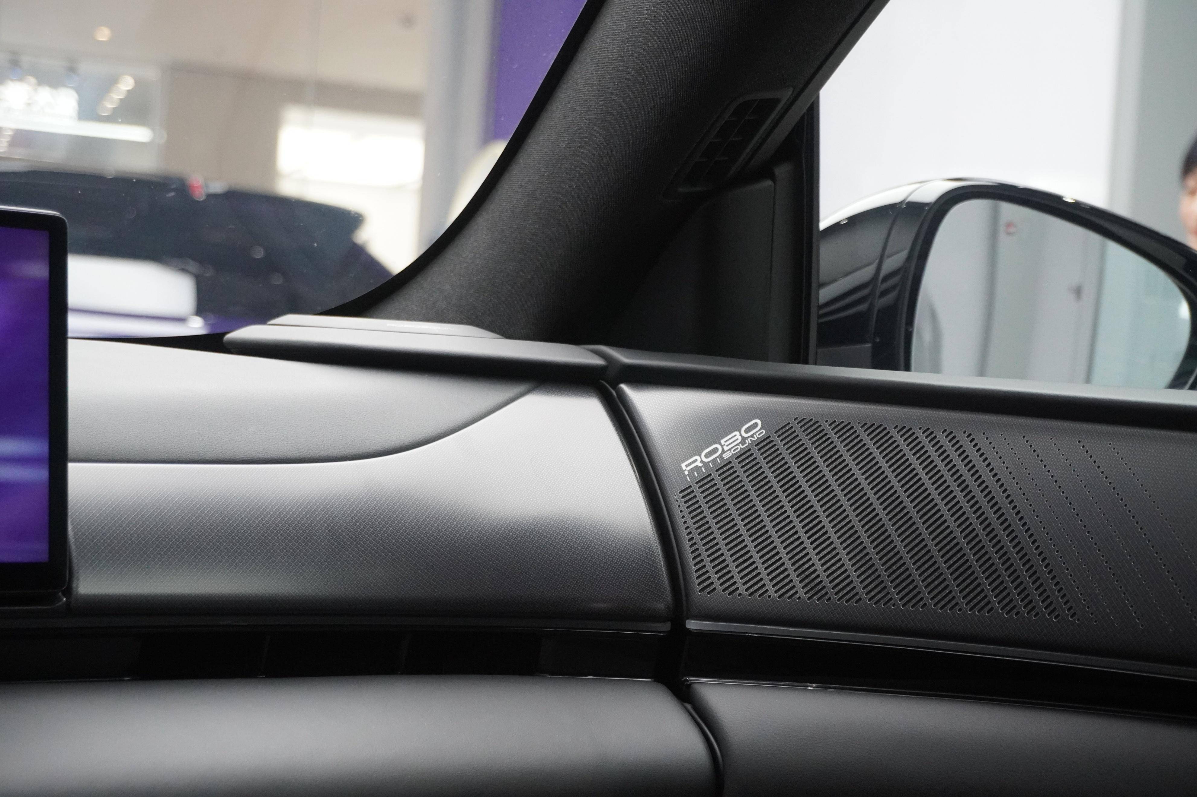 U型方向盘+35.6英寸大屏！探店体验集度ROBO-01_搜狐汽车_搜狐网