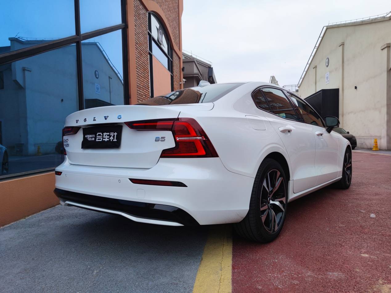 试驾沃尔沃S60 B5：后排不算差，操控超3系？_搜狐汽车_搜狐网