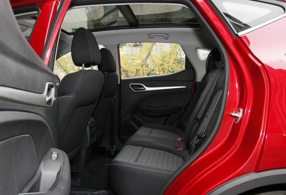 国产小型SUV良心之作，配L2自动驾驶，1.19㎡全景天窗，7.98万_搜狐汽车_搜狐网