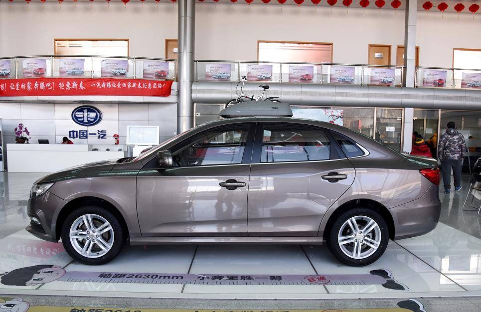 一汽奔腾终于爆发了！新车长近4米7，油耗6.7L＋6AT，8.68万_搜狐汽车_搜狐网