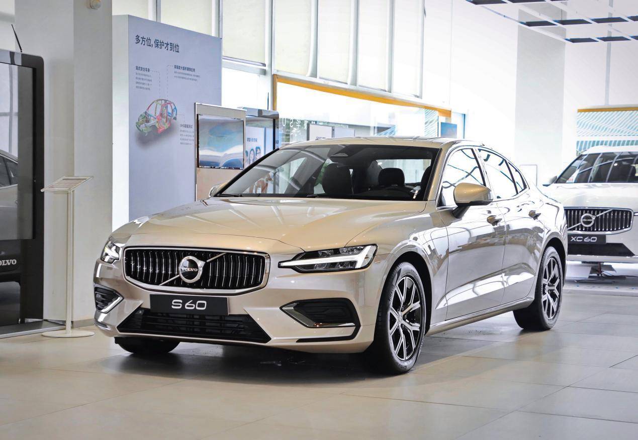 年轻人的第一辆豪华车？S60和CT5究竟该怎么选_搜狐汽车_搜狐网