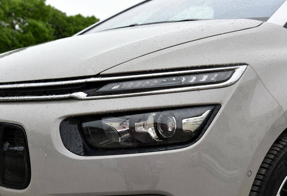 法系MPV新“颜值王”！空间堪比奥德赛，独立沙发＋6AT，油耗6.6L_搜狐汽车_搜狐网