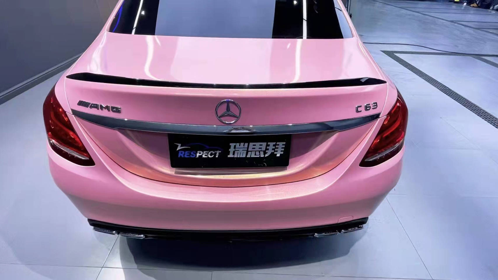 奔驰C63改色膜舒耐特浪漫樱花粉,显年轻又浪漫_搜狐汽车_搜狐网