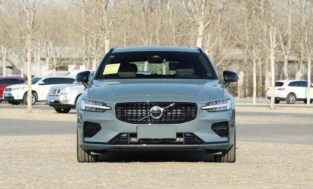 实拍沃尔沃V60，配2.0T+8AT动力，后排放倒能当床，家用挺香_搜狐汽车_搜狐网