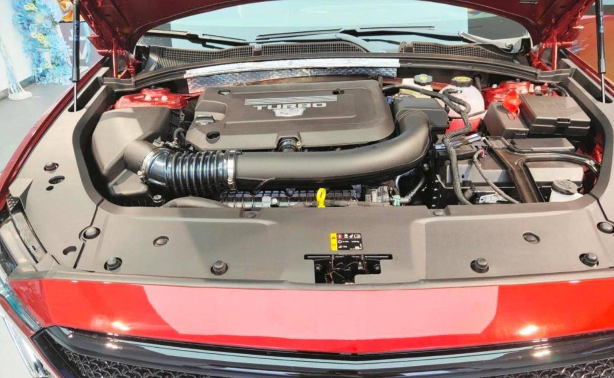 首批凯迪拉克GT4进店，轴距2.8米，入门1.5T两驱或低于20万_搜狐汽车_搜狐网