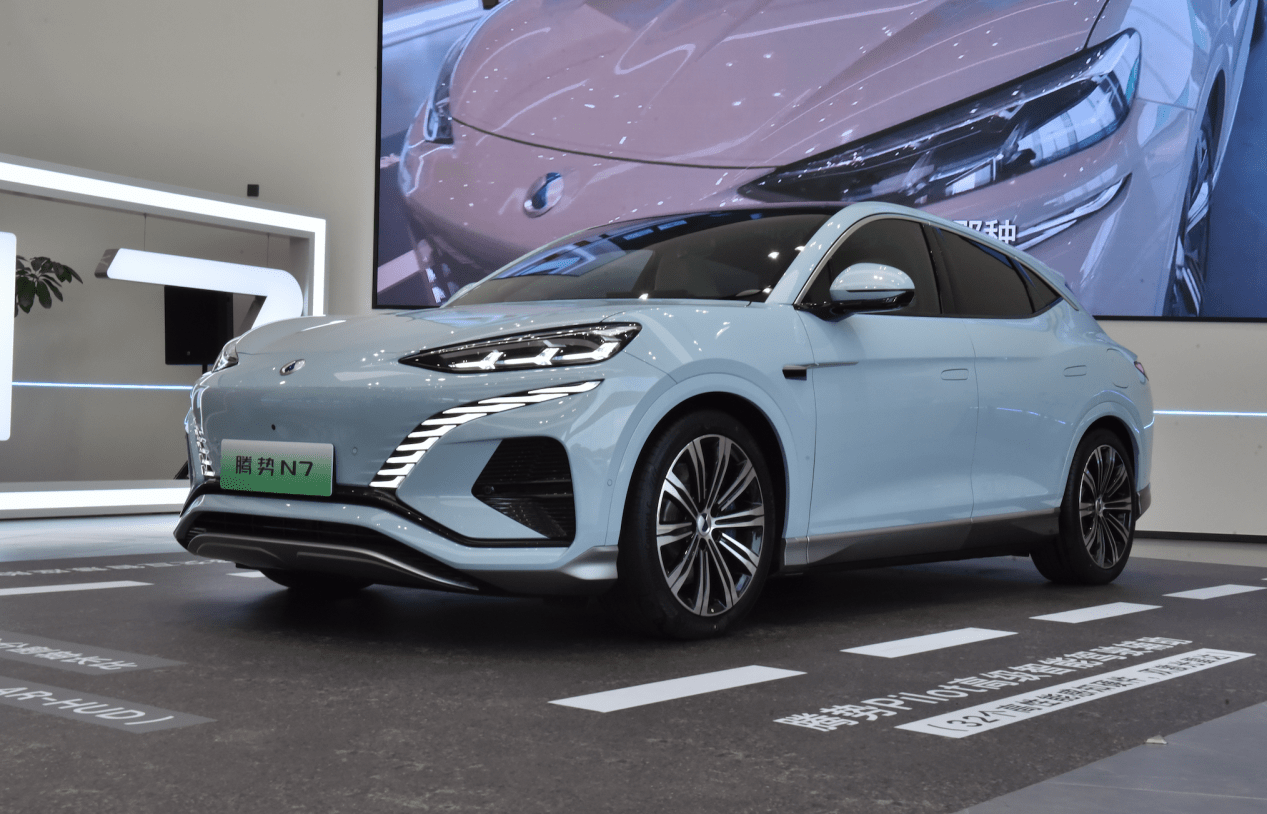 到店｜云辇系统加身，标配200+项配置，腾势N7不只叫板BBA_搜狐汽车_搜狐网