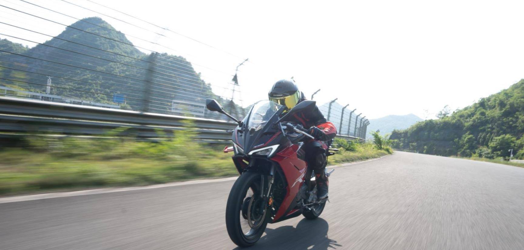 国产超轻量化入门仿赛，赛科龙RC250，赛事级动力调教输出更丝滑_搜狐汽车_搜狐网