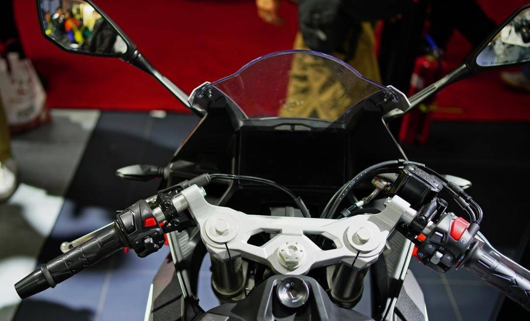 国产超轻量化入门仿赛，赛科龙RC250，赛事级动力调教输出更丝滑_搜狐汽车_搜狐网