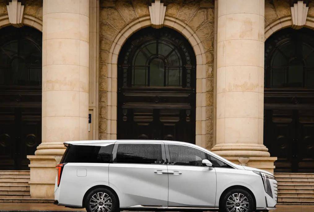 广汽传祺新能源旗舰MPV E9上市，32.98万元起售_搜狐汽车_搜狐网