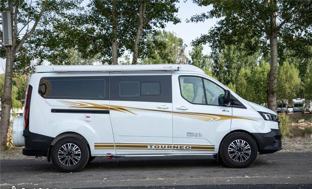 福特新款6座房车，2.0T+9AT省油好开，还能进2米2地库买菜也能开_搜狐汽车_搜狐网