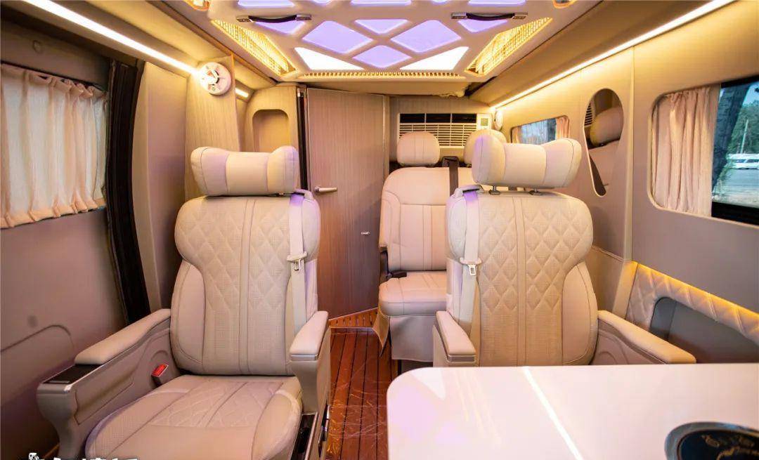 福特新款6座房车，2.0T+9AT省油好开，还能进2米2地库买菜也能开_搜狐汽车_搜狐网