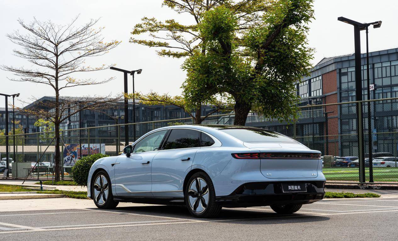 蔚来ET5慌了吗？岚图追光月底交付，30多万的中大型电轿确实香_搜狐汽车_搜狐网