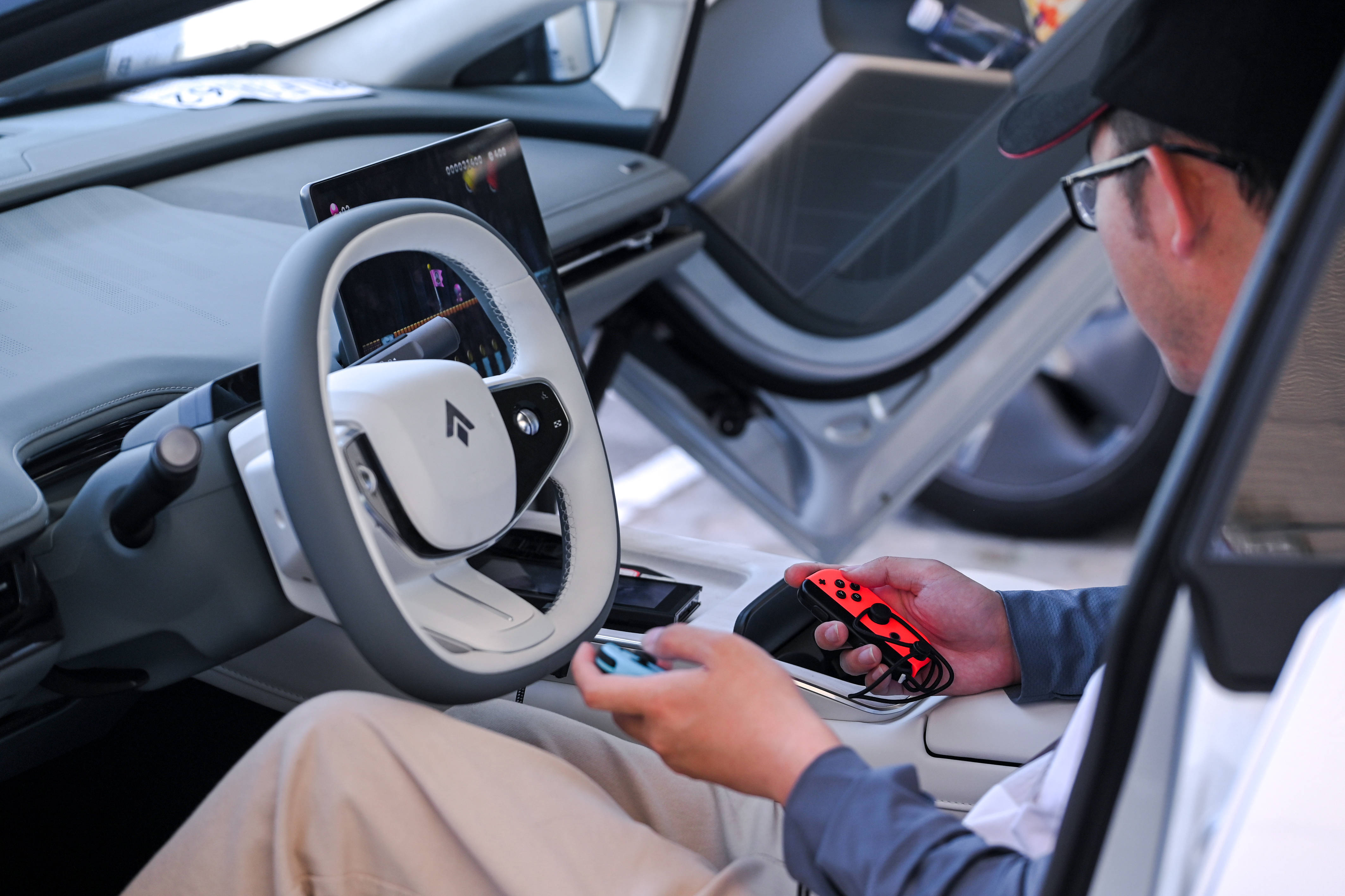 Hyper GT 试驾 | 与特斯拉Model3相比 吸引你的不止剪刀门 电动分段尾翼_搜狐汽车_搜狐网