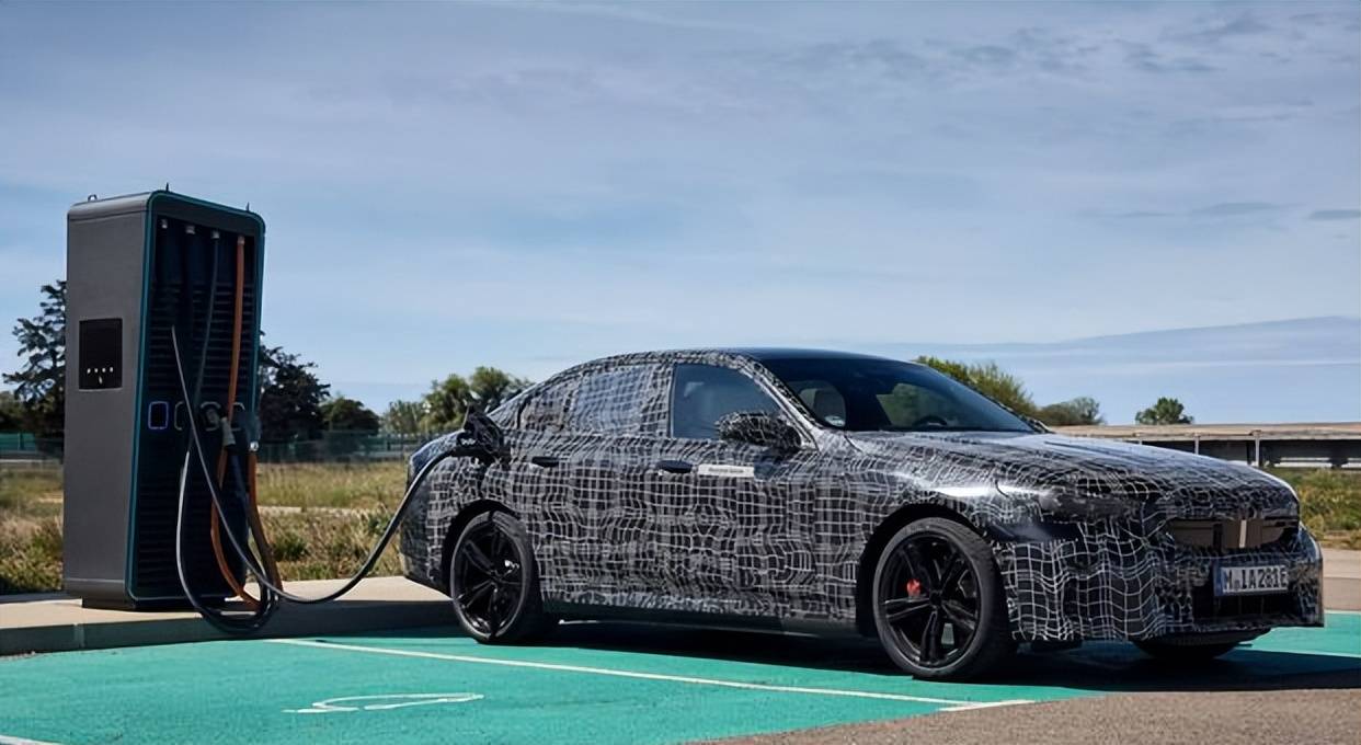 宝马i5亮相，提供多个动力版本，最早明年交付_搜狐汽车_搜狐网