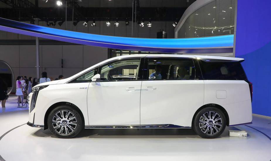 定位相同，腾势D9 DM-i对比传祺E9，谁才是插混MPV之王？_搜狐汽车_搜狐网