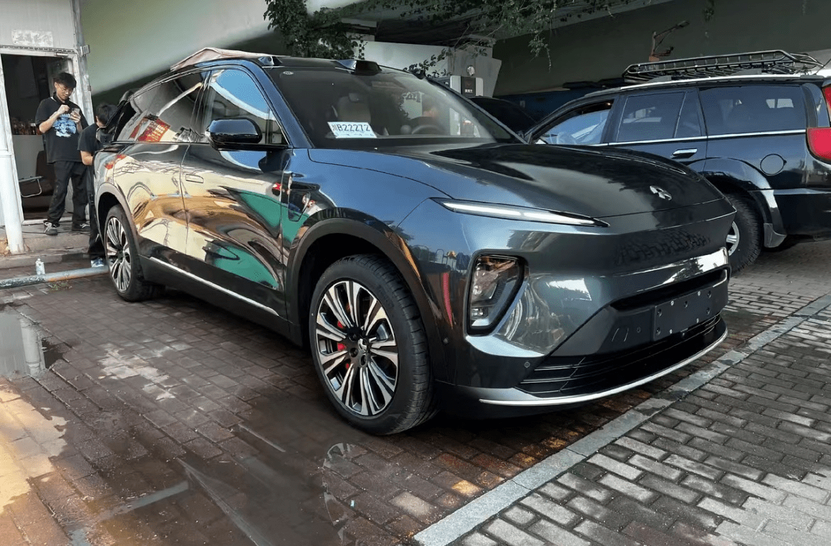 全新蔚来ES8实车上路，气场不输路虎揽胜，理想L9不香了？_搜狐汽车_搜狐网