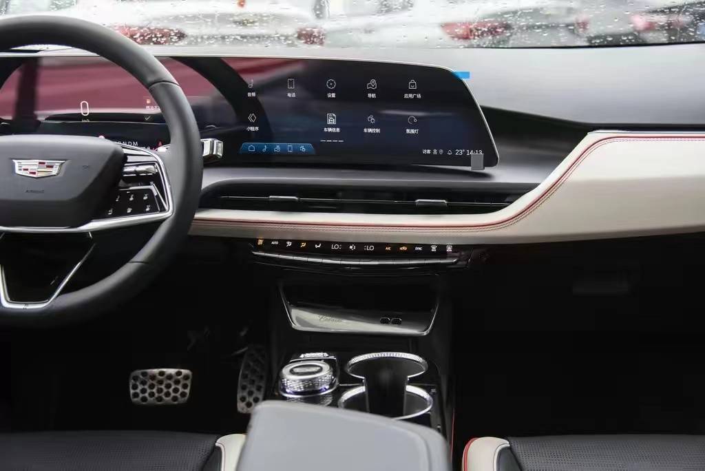 入门211马力+9AT，还带33英寸大连屏，凯迪拉克GT4究竟有多强？_搜狐汽车_搜狐网