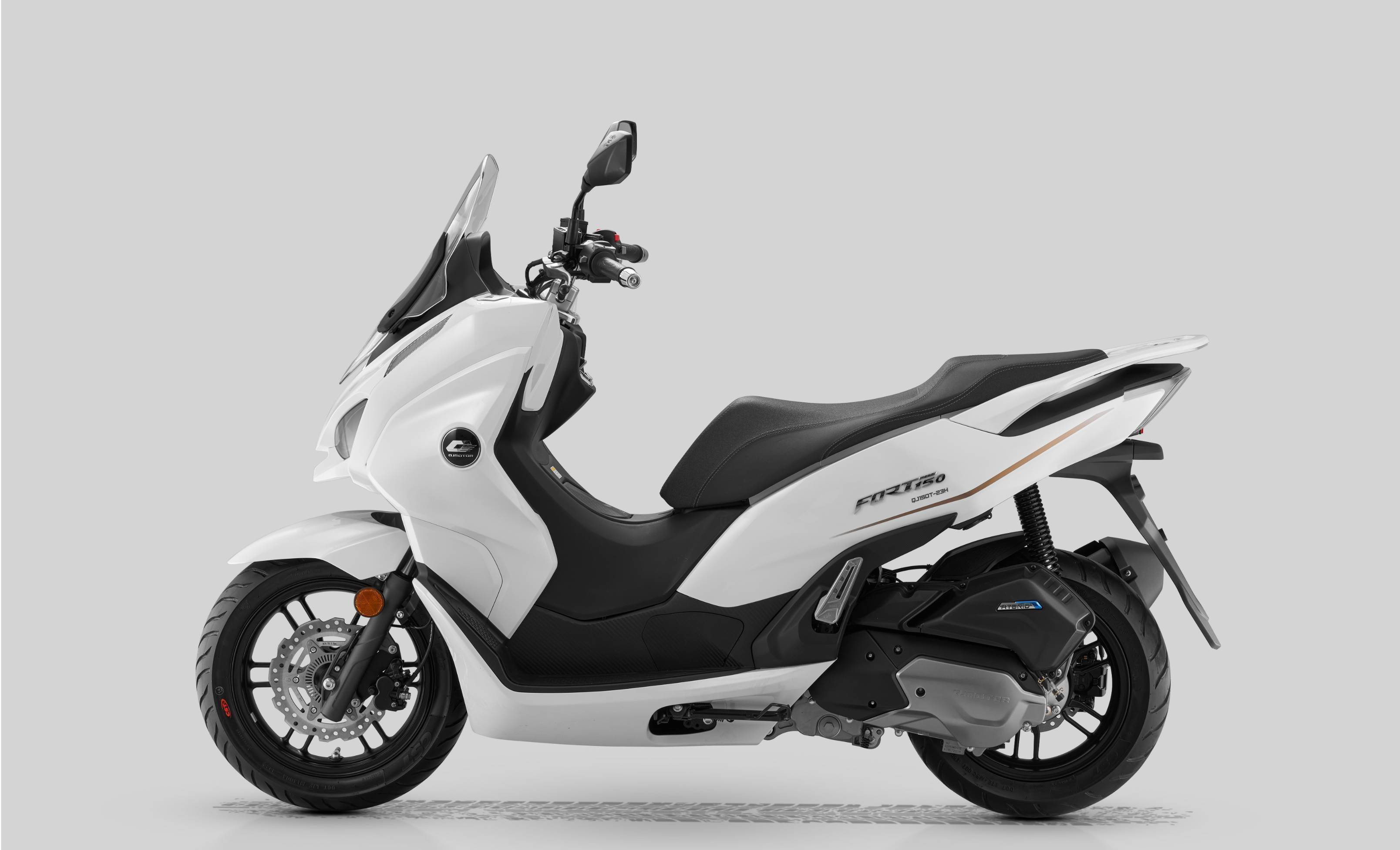 QJ鸿150全面对比豪爵UHR，150踏板之争剩者为王！_搜狐汽车_搜狐网