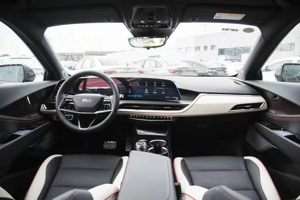 入门211马力+9AT，还带33英寸大连屏，凯迪拉克GT4究竟有多强？_搜狐汽车_搜狐网