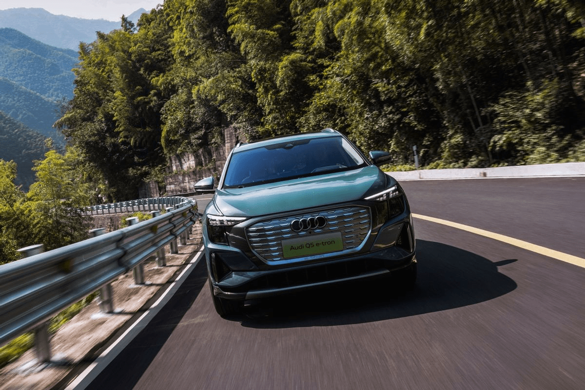 续航560公里，超4.8米车长，6座/7座布局，动态感受Q5etron_搜狐汽车_搜狐网