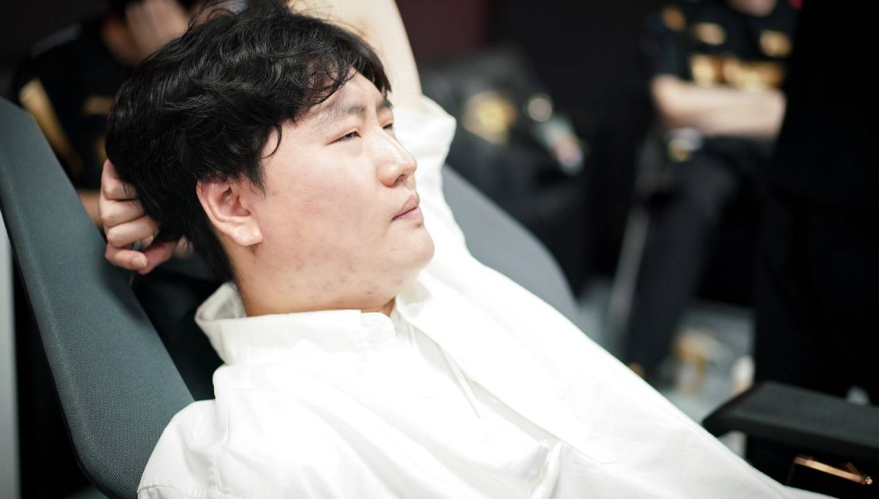 RNG更换主教练，粉丝大骂CEO，自从来战队之后，没干过一件好事_Sin_比赛_全华班