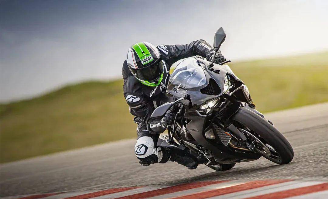 11299美元起！川崎ZX-6R新款海外上市，前脸大变，配置小幅度提升_搜狐汽车_搜狐网