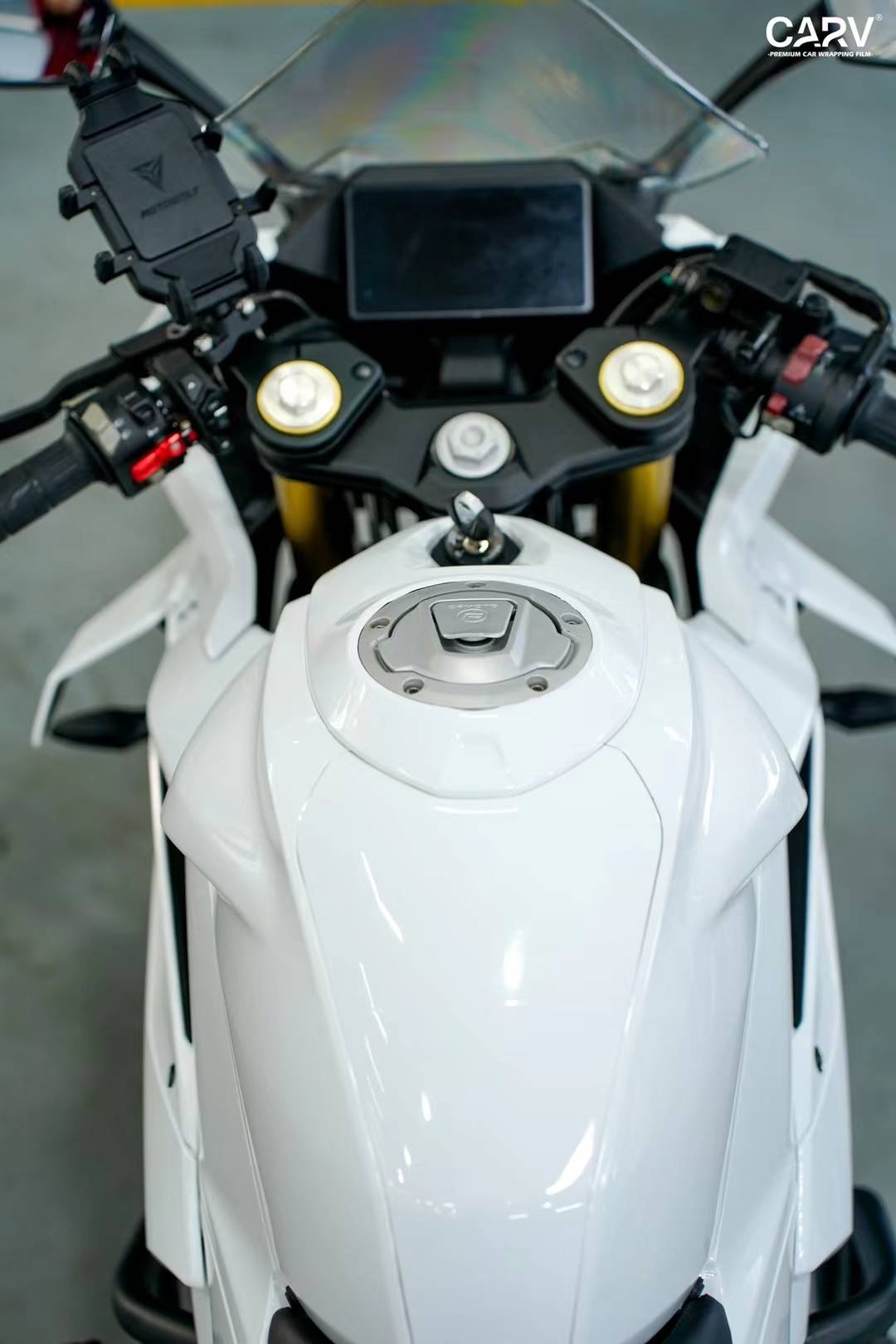 春风1000SR卡孚改色膜白金水晶白，晶莹柔亮的颜色_搜狐汽车_搜狐网