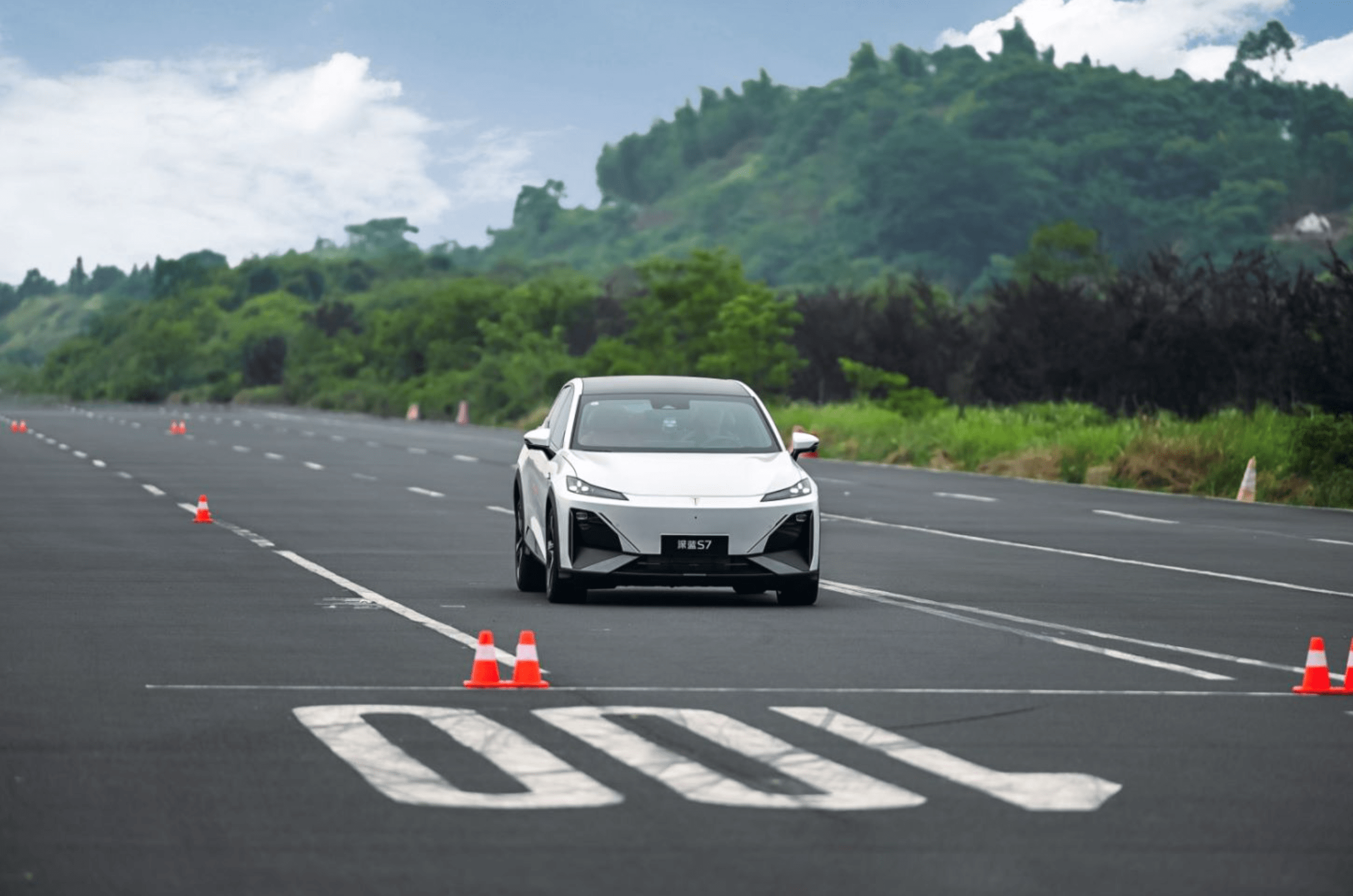 “超级增程VS超级试炼”太秀啦！深蓝S7动态试驾揭秘超级增程技术_搜狐汽车_搜狐网