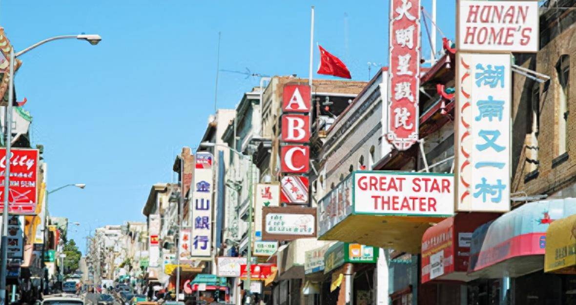 中餐厅响起“美国国歌”，2名华裔男子态度很明确：不可能给钱！ -6parkbbs.com